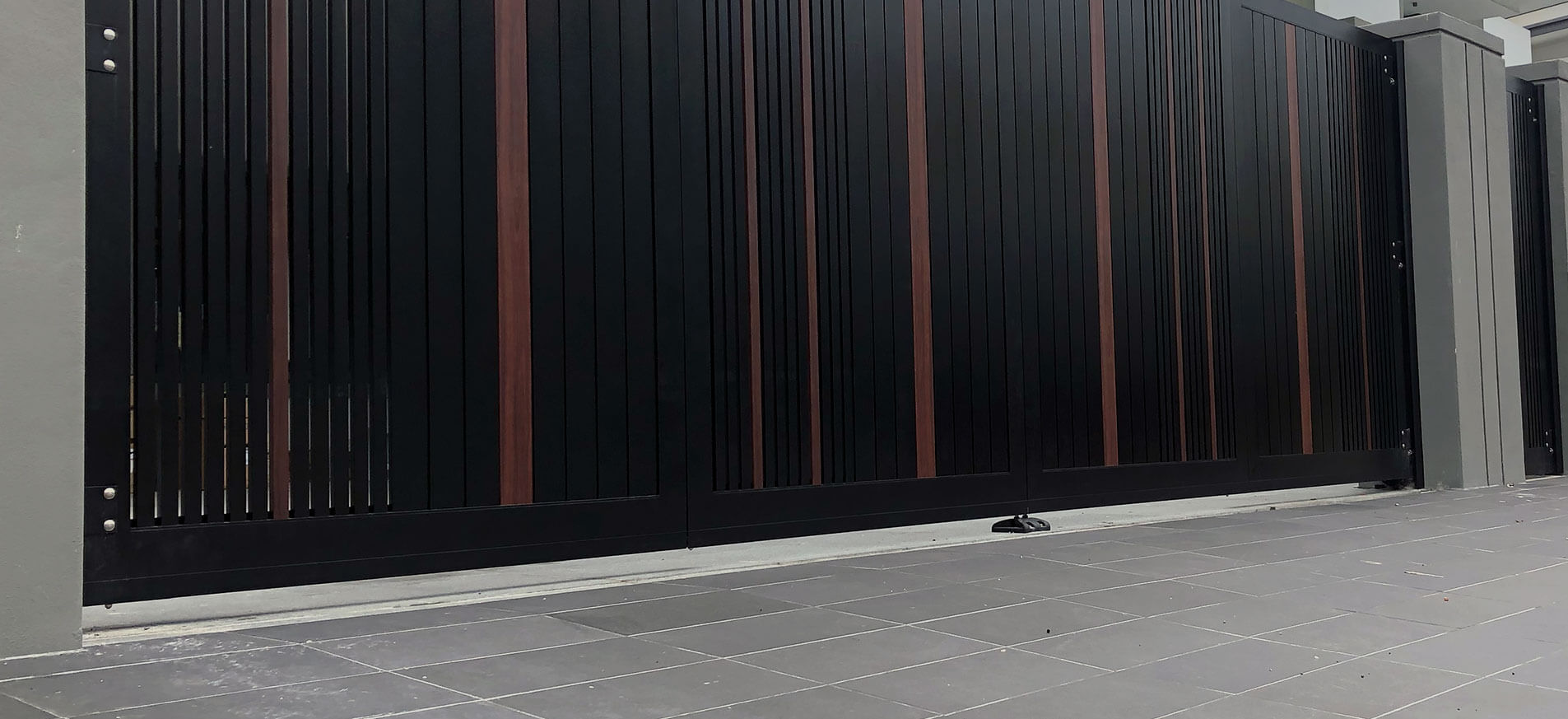 SCS Doors - Aluminium Trackless Auto Gate | Auto Gate Design | Autogate ...